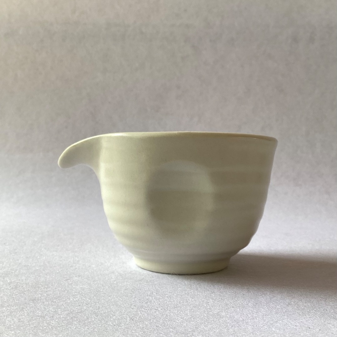 Minimalist Pinched White/Off-white Pourer w/ lip (spout), Furniture ...