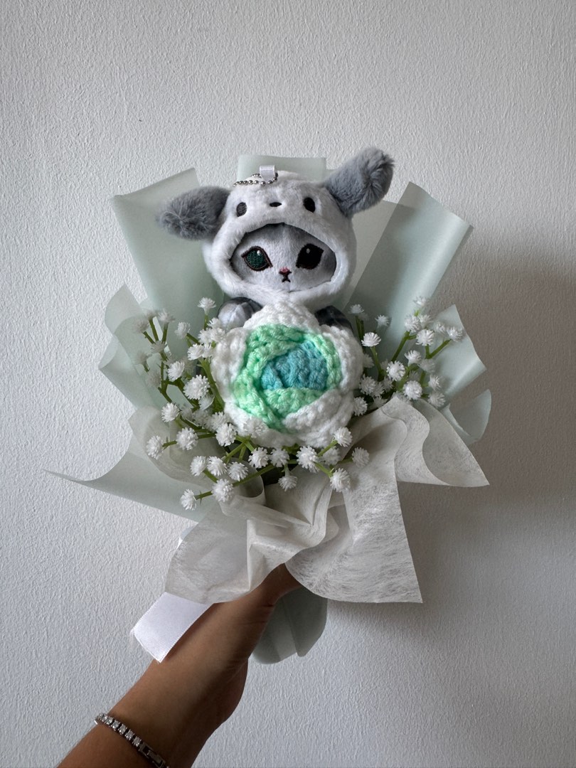 Mofusand Crochet Bouquet with Baby Breath, Hobbies & Toys, Stationery ...