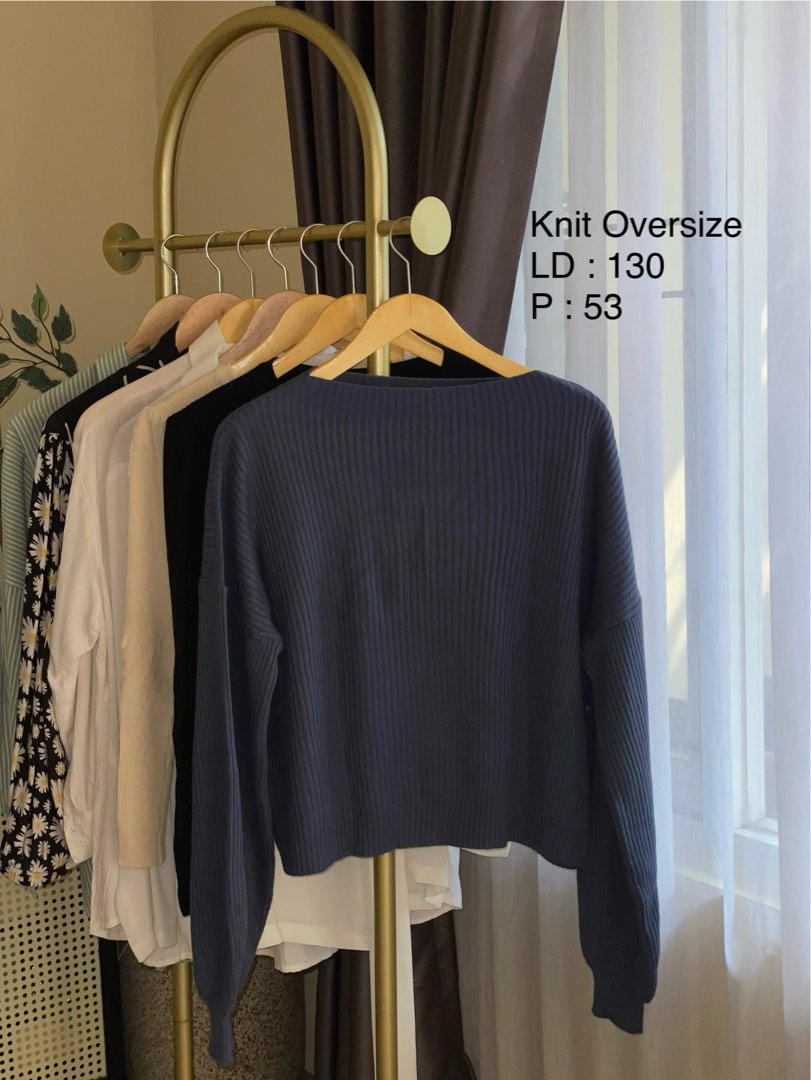 Navi knit crop, Fesyen Wanita, Pakaian Wanita, Atasan di Carousell