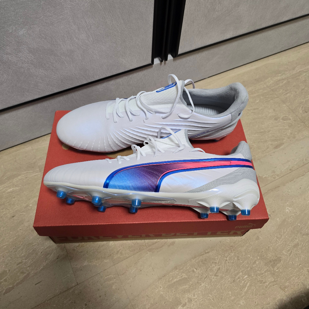 Puma King Ultimate FG/AG, Men's Fashion, Footwear, Boots on Carousell