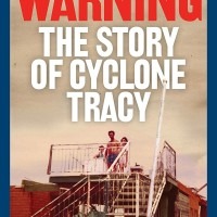 Sophie Cunningham - Warning: The Story Of Cyclone Tracy, Buku & Alat ...
