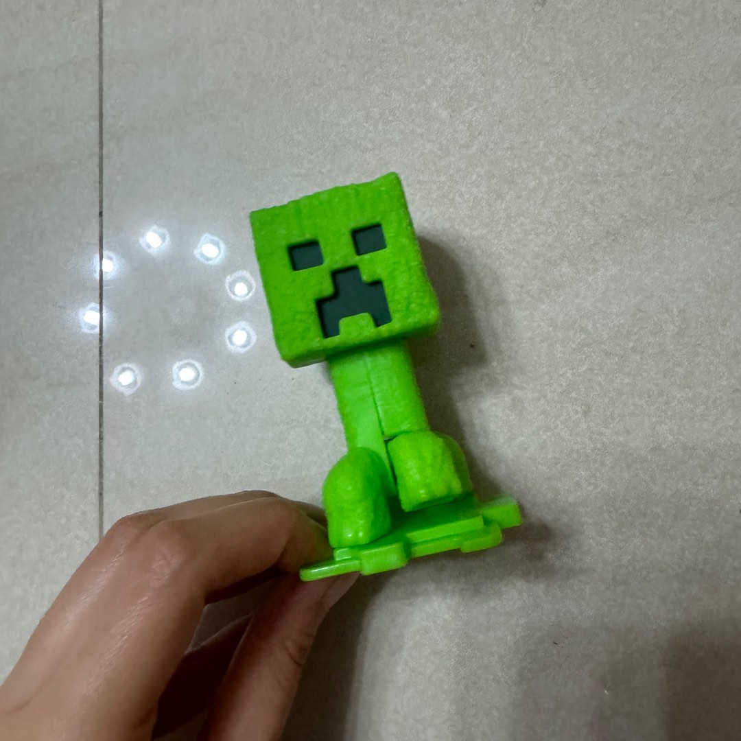 麥當勞 Minecraft creeper 無盒, 興趣及遊戲, 玩具 & 遊戲類 - Carousell