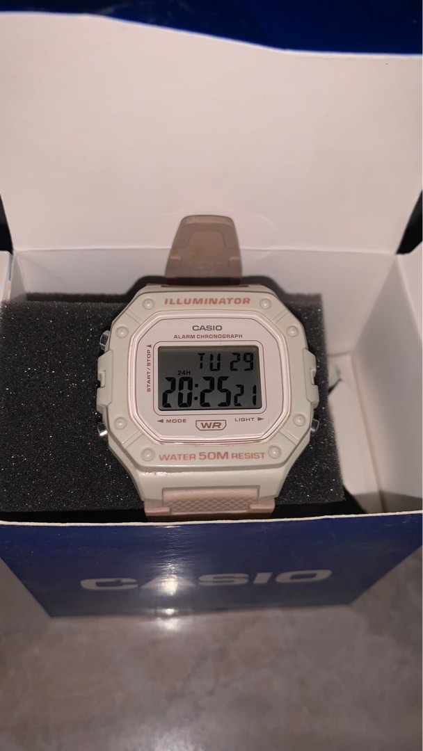 Casio Illuminator, Fesyen Wanita, Jam Tangan di Carousell