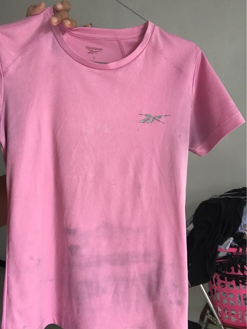 Dryfit reebok S pink, Fesyen Wanita, Pakaian Wanita, Atasan di Carousell