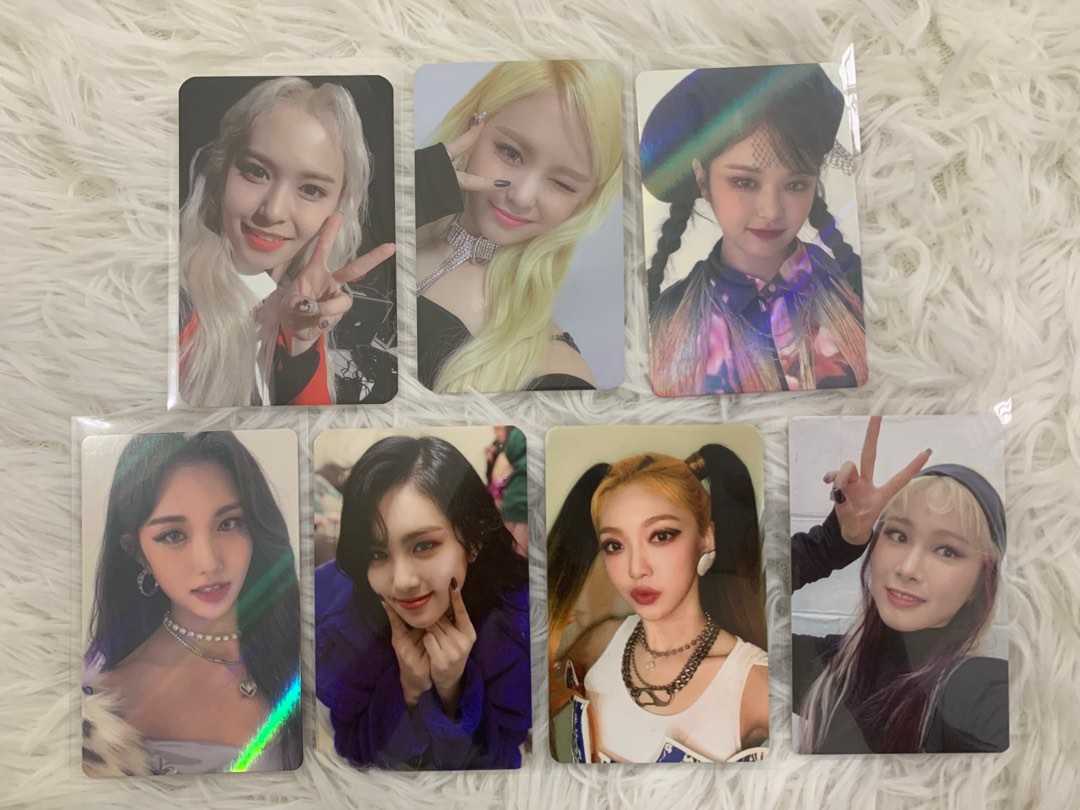 Everglow official photocard, Hobbies & Toys, Collectibles & Memorabilia, K-Wave on Carousell