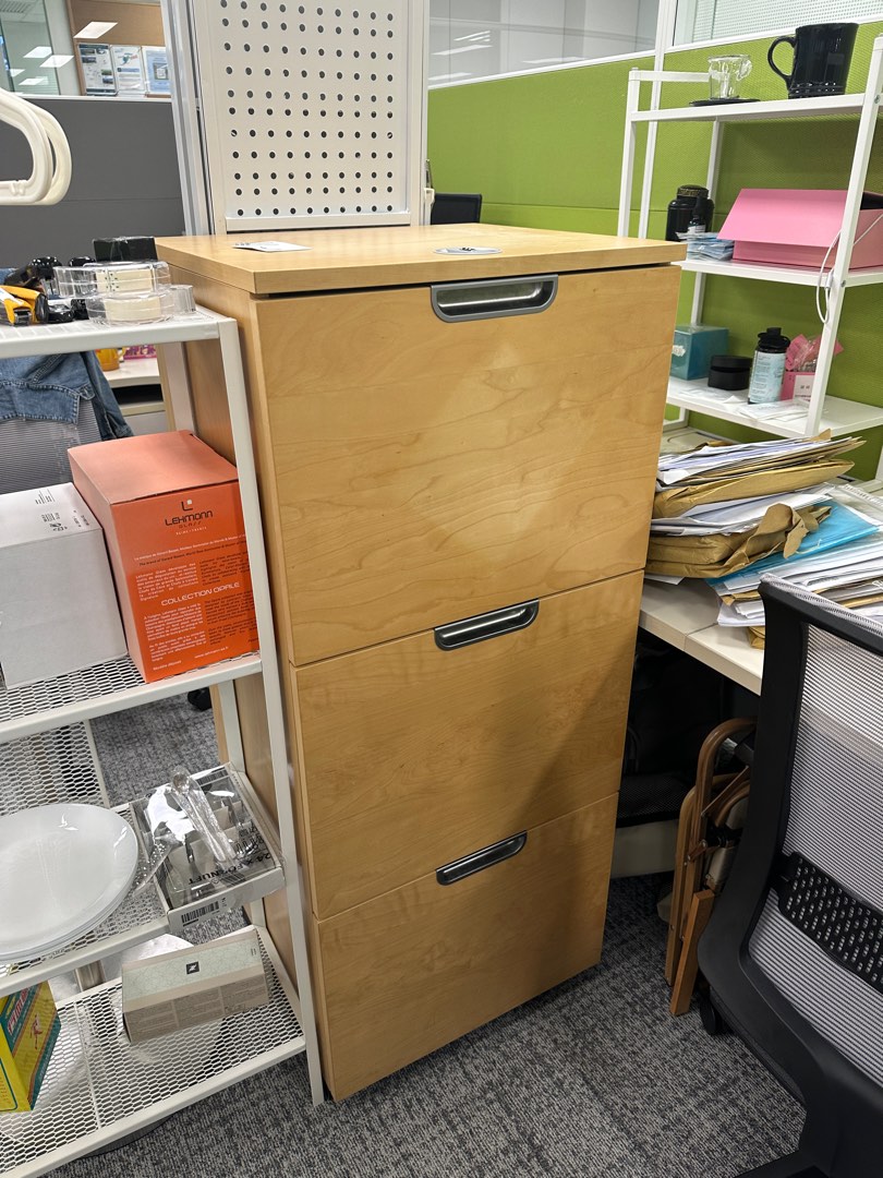 IKEA galant file cabinet with lock, 傢俬＆家居, 傢俬, 櫃子、組合櫃及置物架 - Carousell