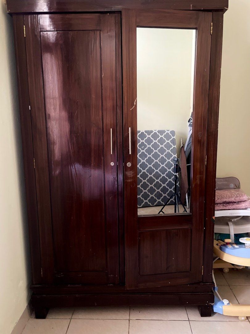 Lemari kayu jati, Perabotan Rumah di Carousell
