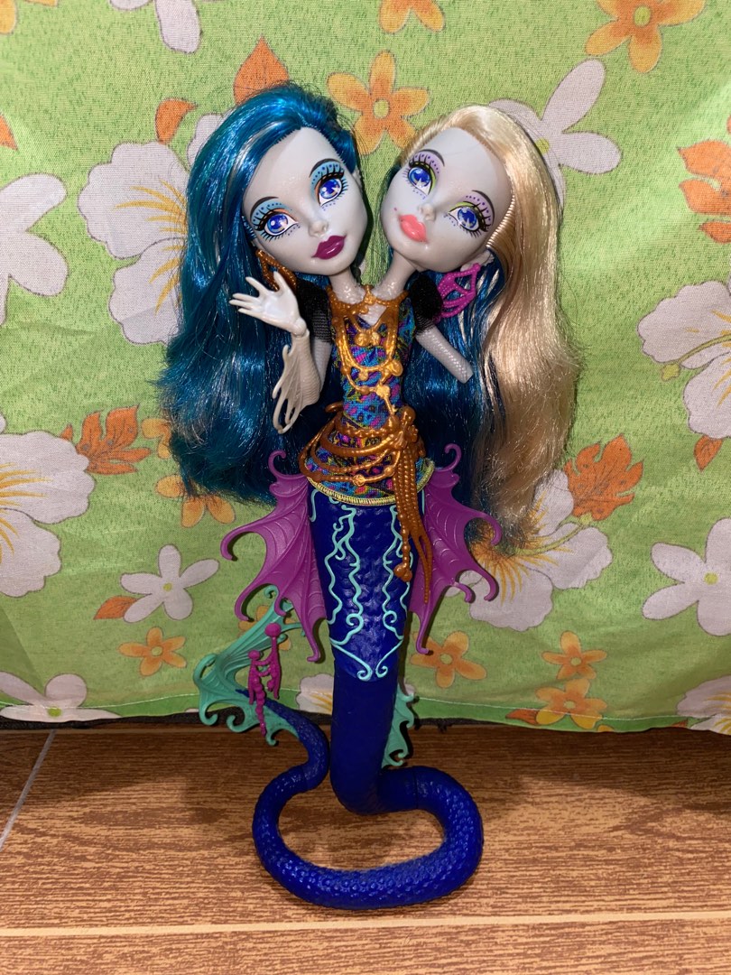 Monster high peri & pearl, Hobbies & Toys, Toys & Games on Carousell