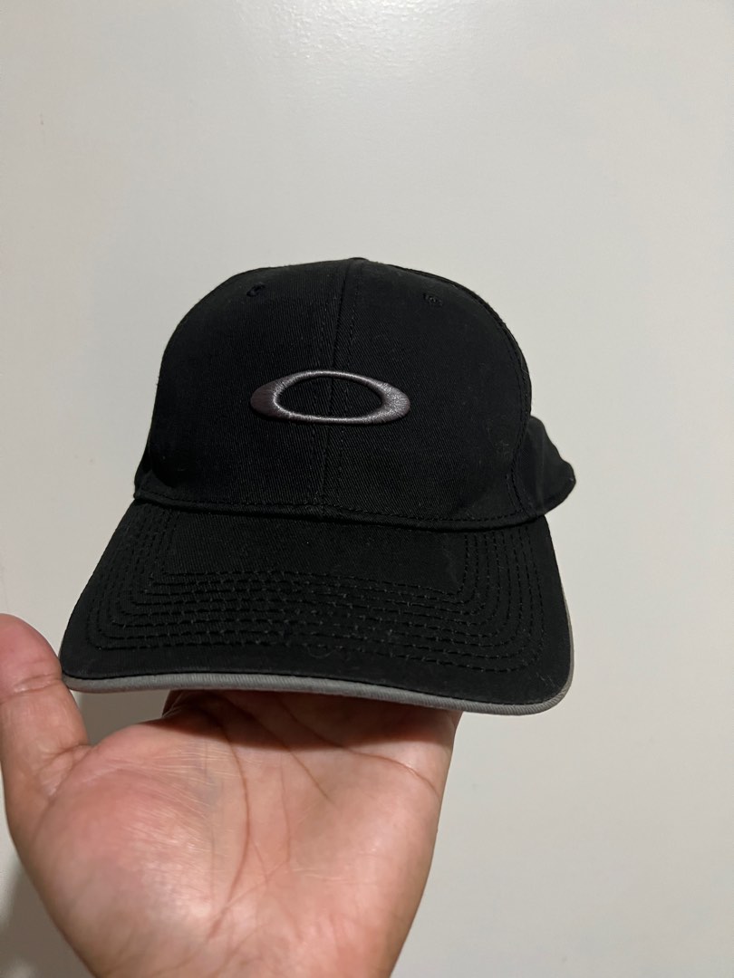 Oakley Curve Hat - Adult size, adjustable, Men's Fashion, Watches ...