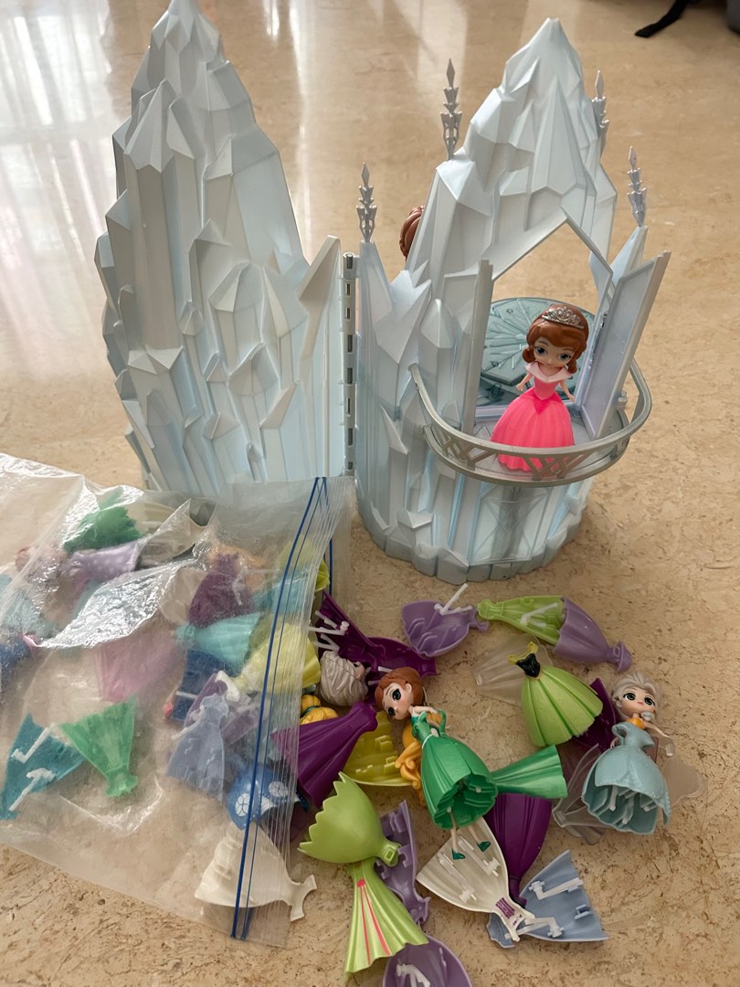 Princess Elsa Castle and Dolls, Hobbies & Toys, Toys & Games on Carousell