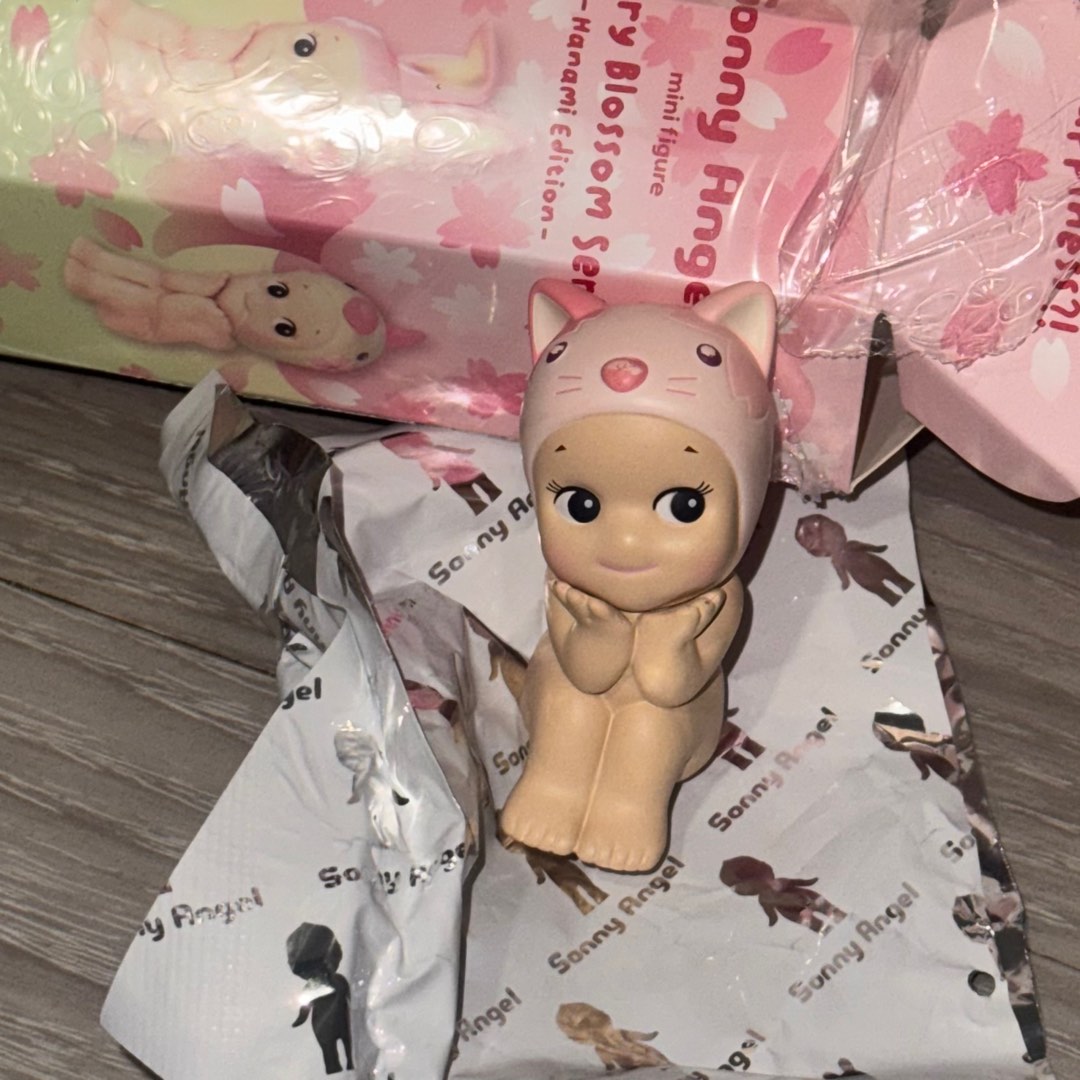 sonny angel hanami calico cat, Toys & Collectibles, Mainan di Carousell