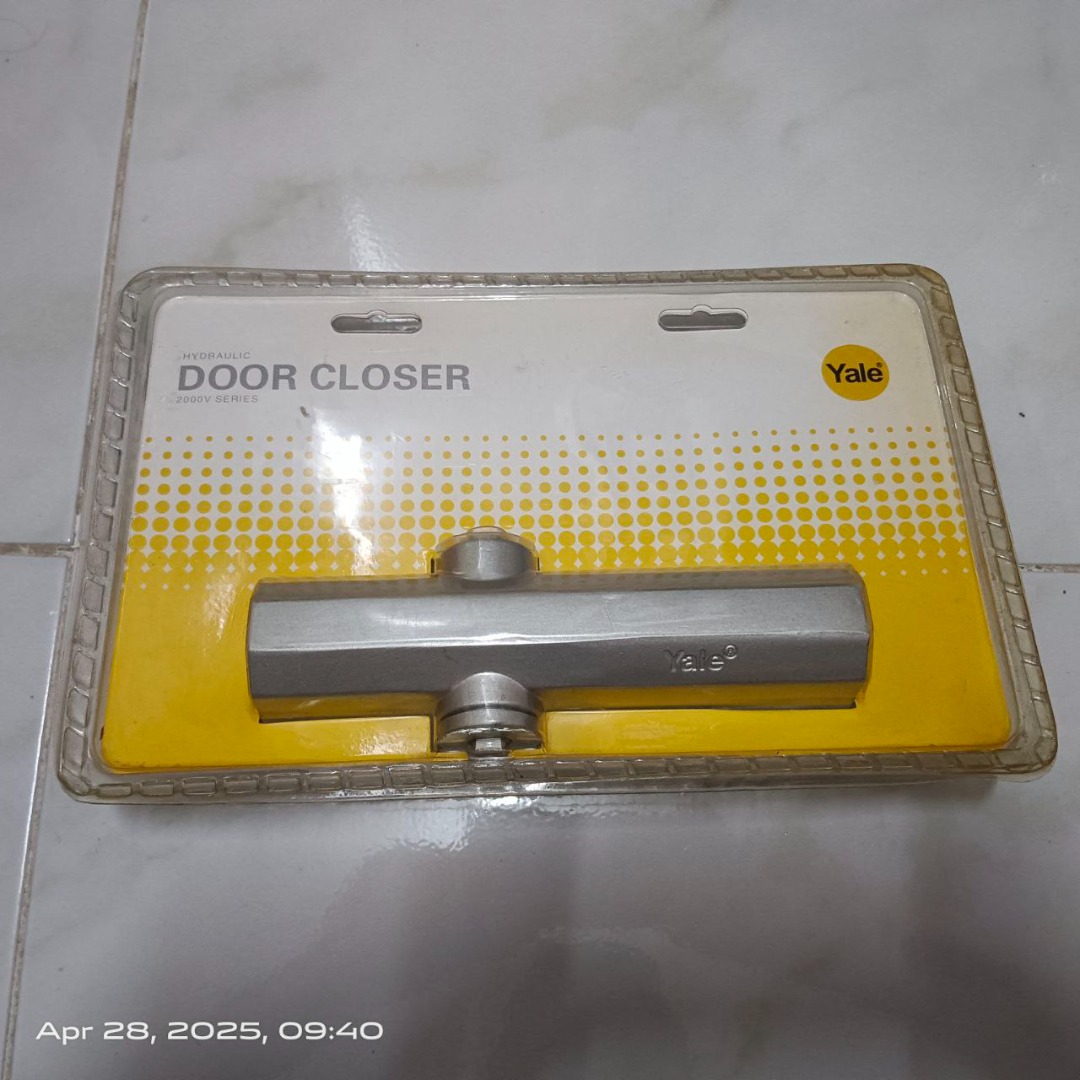 Surface Mounted Door Closer (Yale 2000V Series), Furniture & Home ...