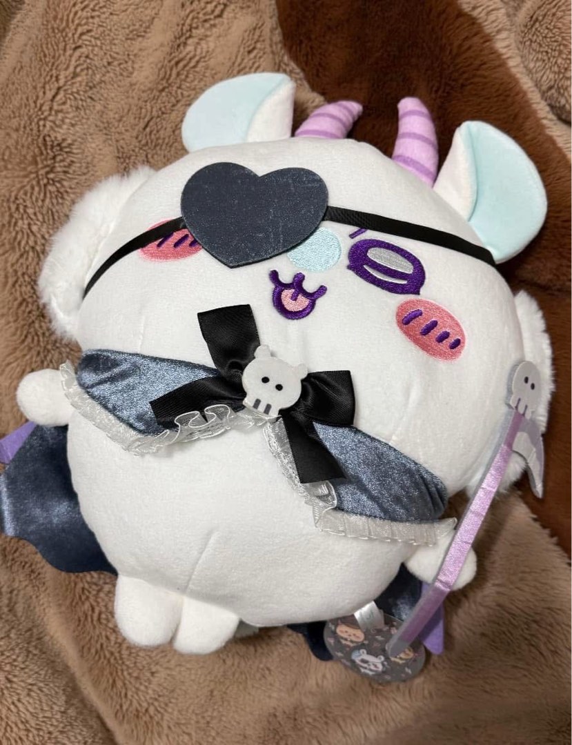 WTS Chiikawa Big Size Plushie Momonga Furyu series, Hobbies & Toys ...