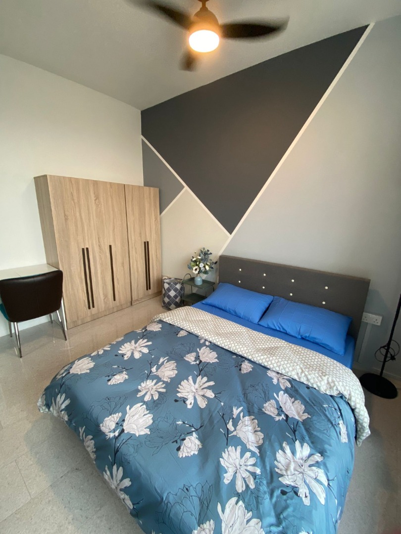 14 FLORA ROAD JUNIOR MASTER ROOM W/ATTACHED BATHROOM. SUITABLE FOR ...