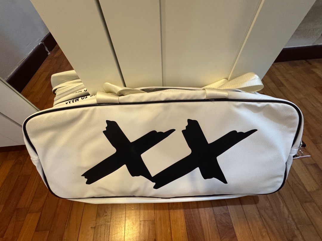 Badminton racket and badminton bag (Read description before reply ...