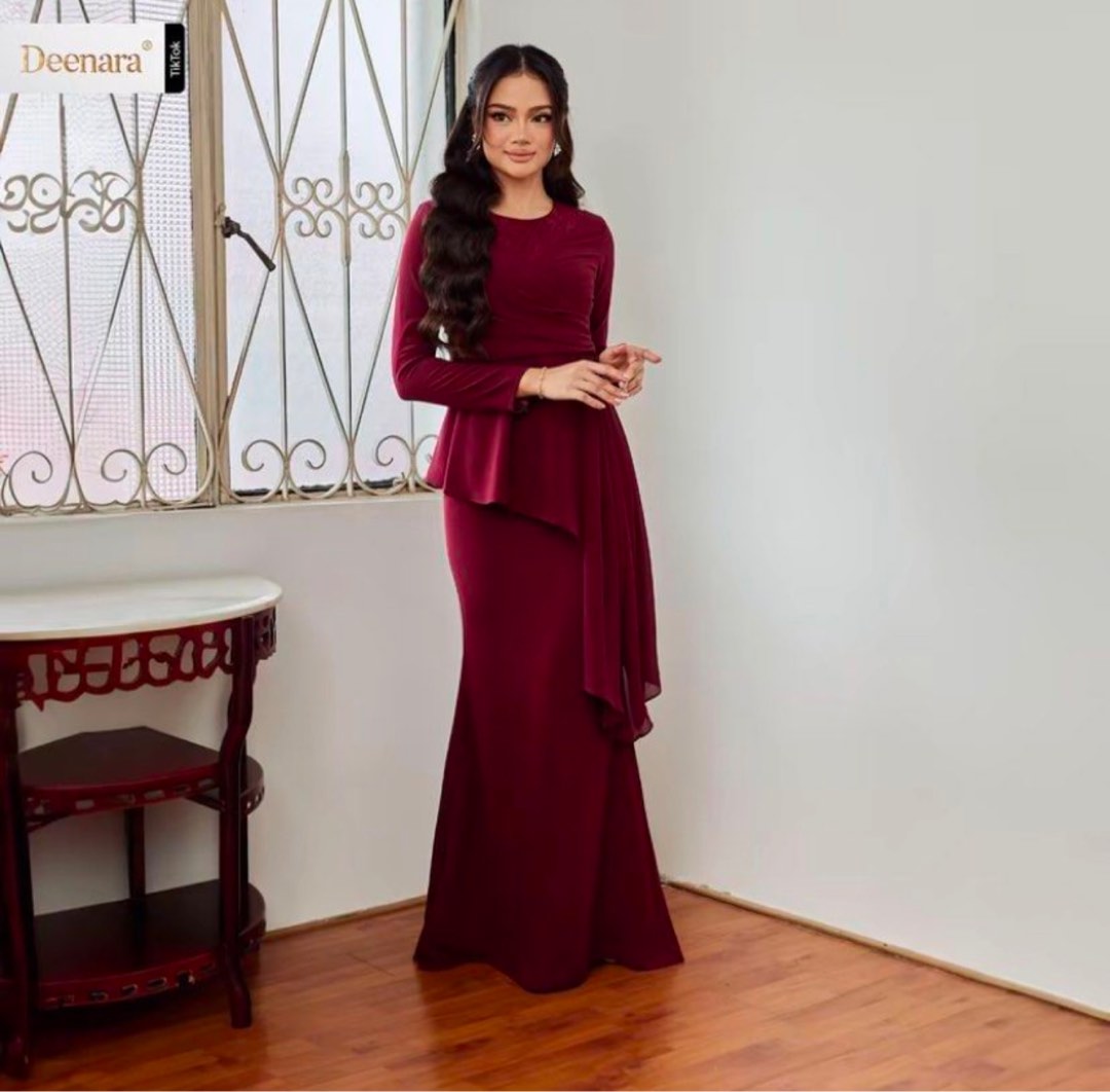 Deenara Burgundy S, Women's Fashion, Muslimah Fashion, Baju Kurung ...