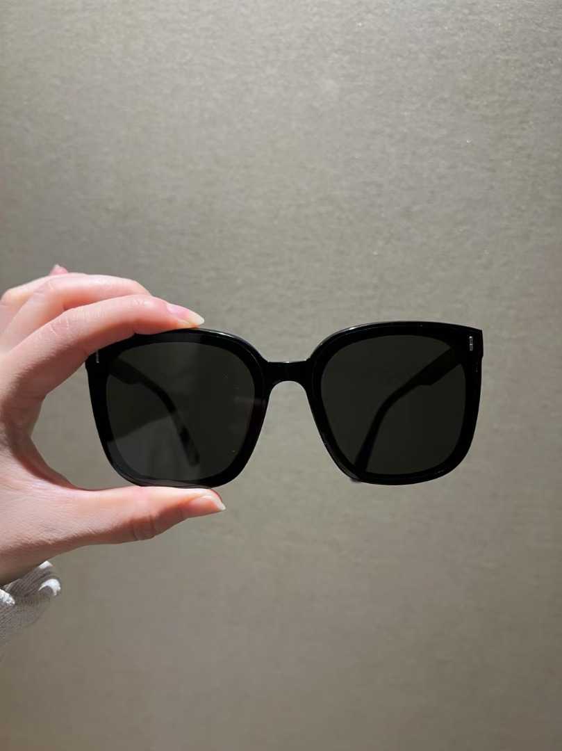 GENTLE MONSTER FRIDA 01, Women's Fashion, Watches & Accessories, Sunglasses & Eyewear on Carousell