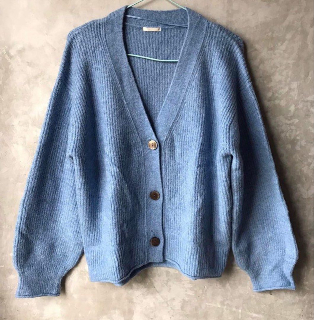 GU Yarn Cardigan in Medium, Women's Fashion, Coats, Jackets and ...