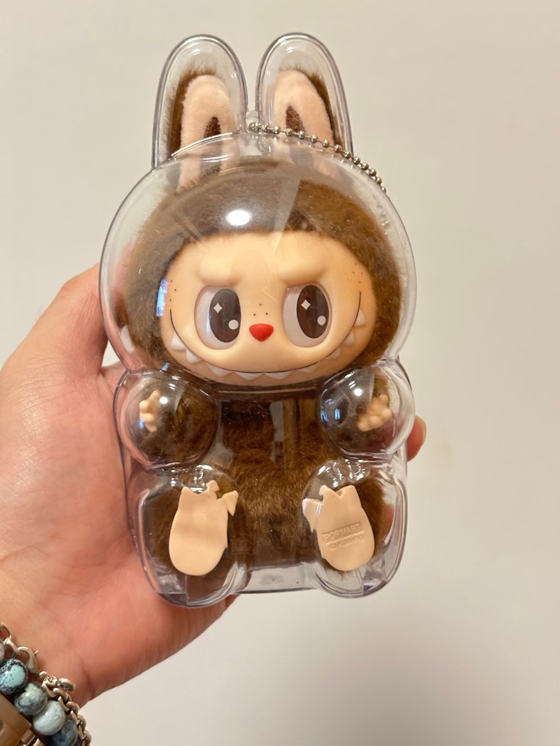 Labubu Have A Seat Secret, 興趣及遊戲, 玩具 & 遊戲類 - Carousell