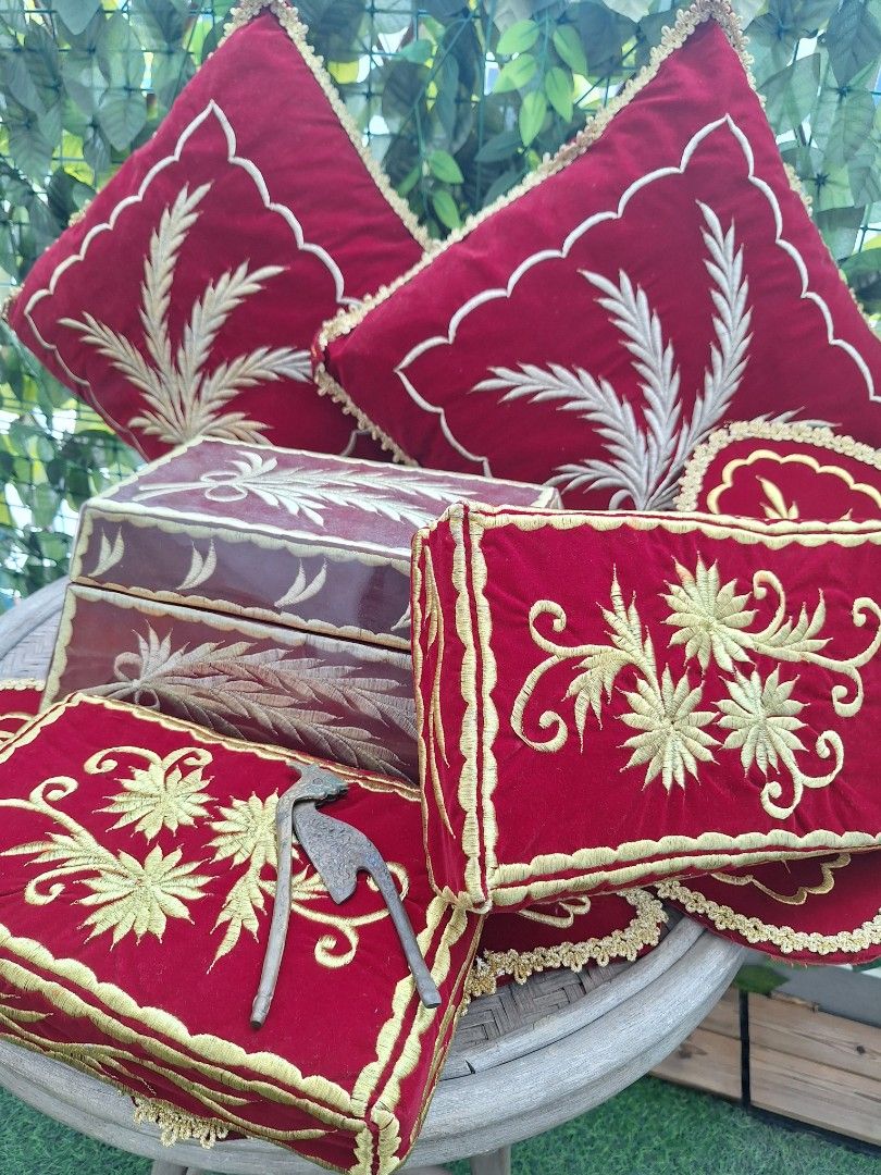 Set Tekad Pelamin Raja Sehari., Everything Else, Others on Carousell