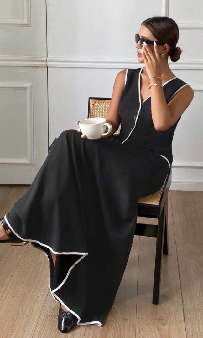 Siren Gaze French Black White Set, Women's Fashion, Dresses & Sets ...