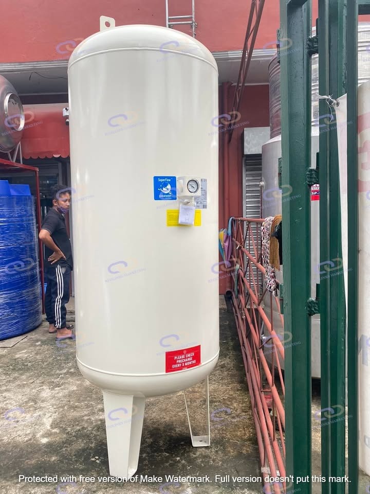 Superflo Bladder Pressure Tank 1000L, Commercial & Industrial ...