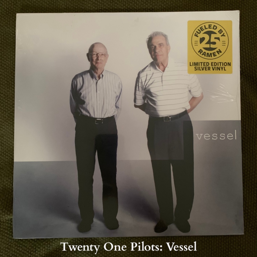 Twenty One Pilots Vessel (Limited Edition Silver Vinyl), Musik & Media, CD, DVD & Lainnya di ...