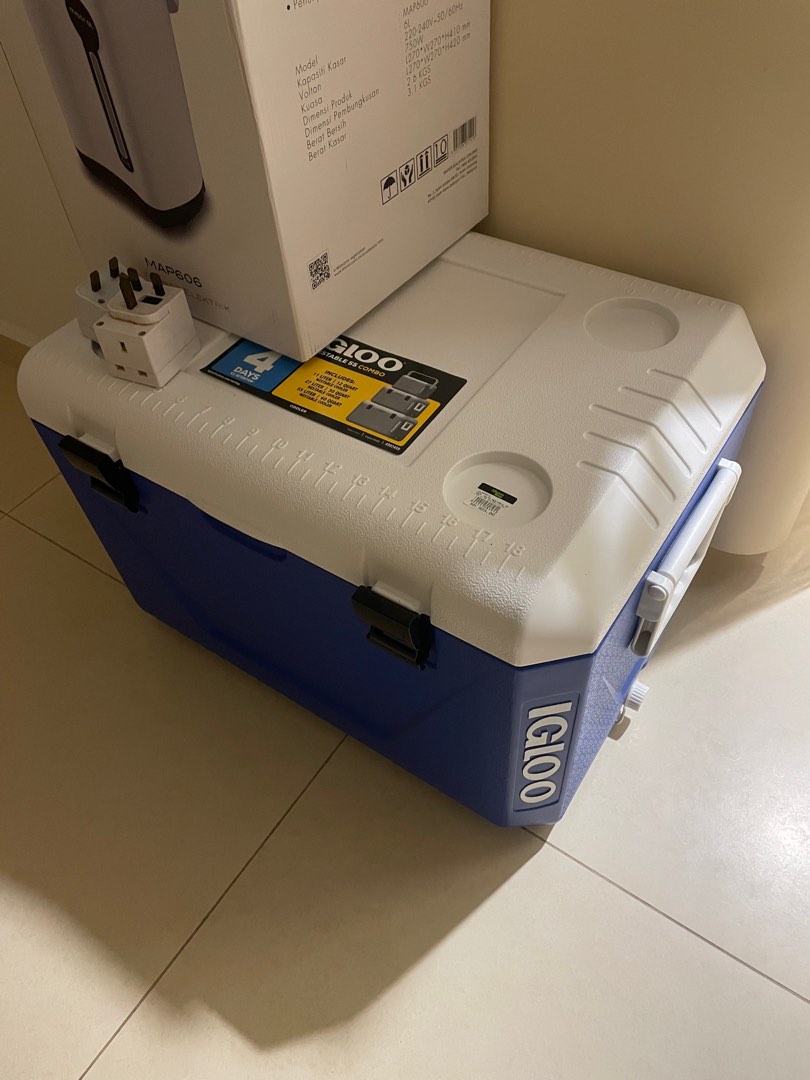Igloo Cooler box (55L), Furniture & Home Living, Kitchenware ...