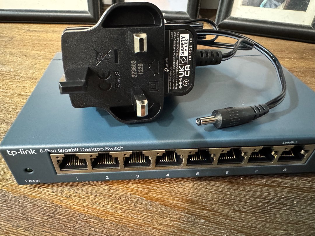 TP-LINK TL-SG108 8 Port Gigabit Network Switch (Plug & Play, Steel Case ...