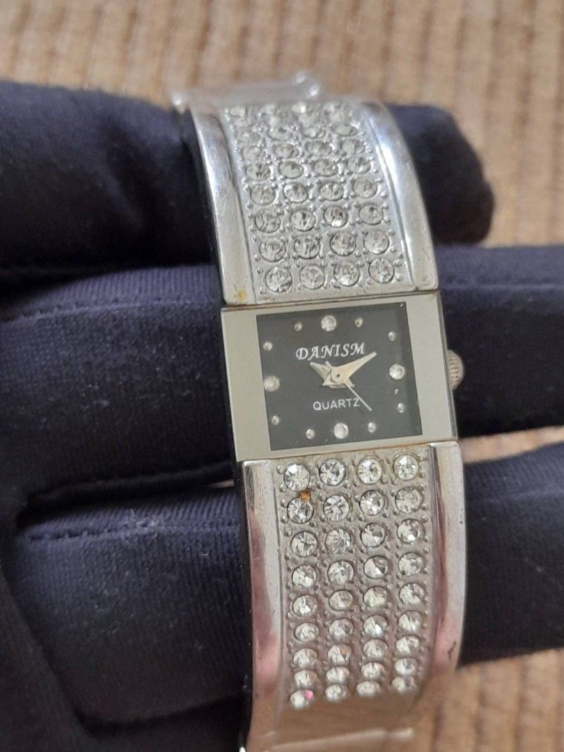 DANISM 正版 手環錶 實心錶帶 鑽框高級感 輕度使用 日本水銀電池 生活防水 可正常使用 女石英錶 手圍15公分內, 她的時尚, 手錶及配件, 手錶在旋轉拍賣
