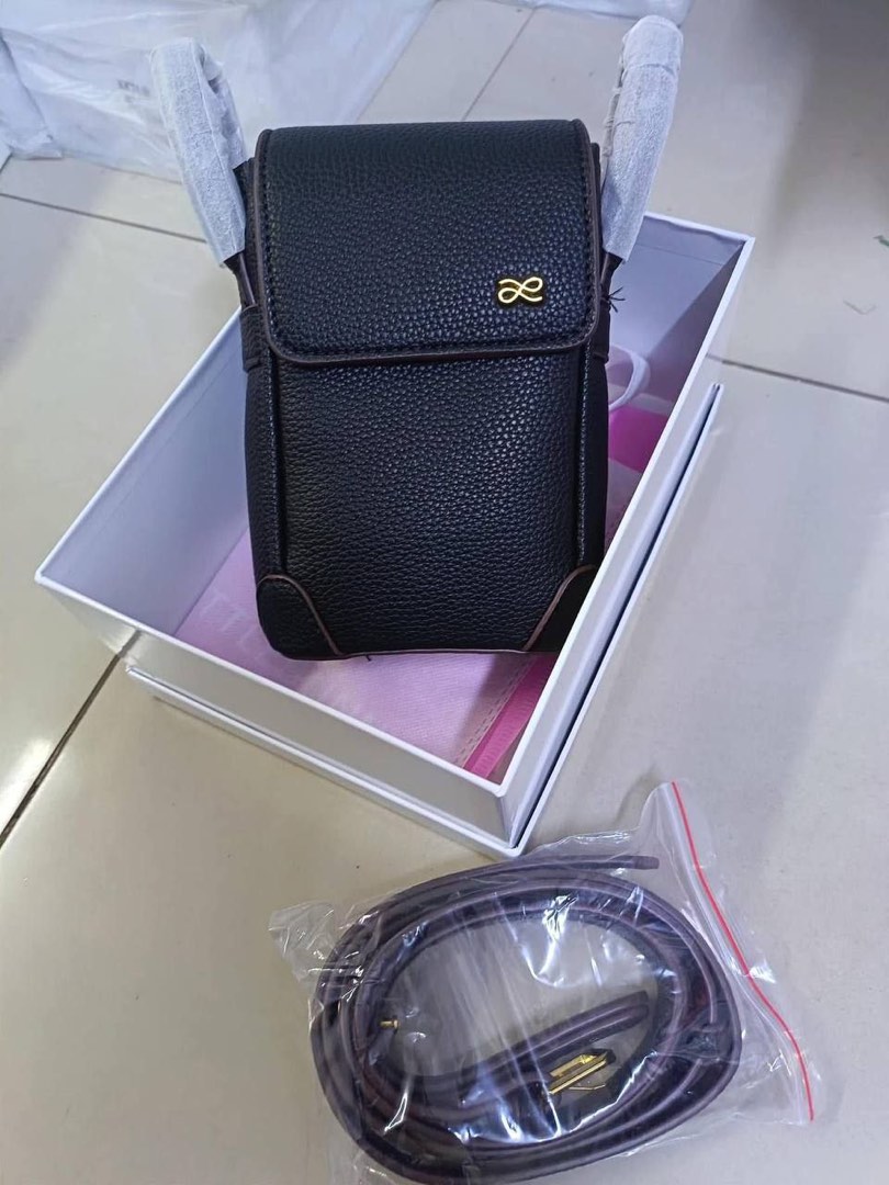 HOLB Gummy in Black, Women's Fashion, Bags & Wallets, Cross-body Bags on Carousell