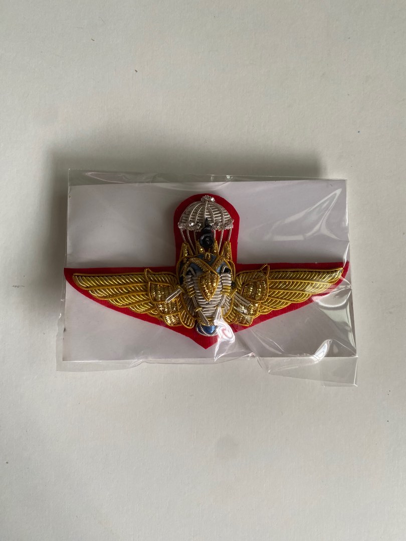 Thai Airborne Wing for Number 1 Uniform, Hobbies & Toys, Memorabilia ...