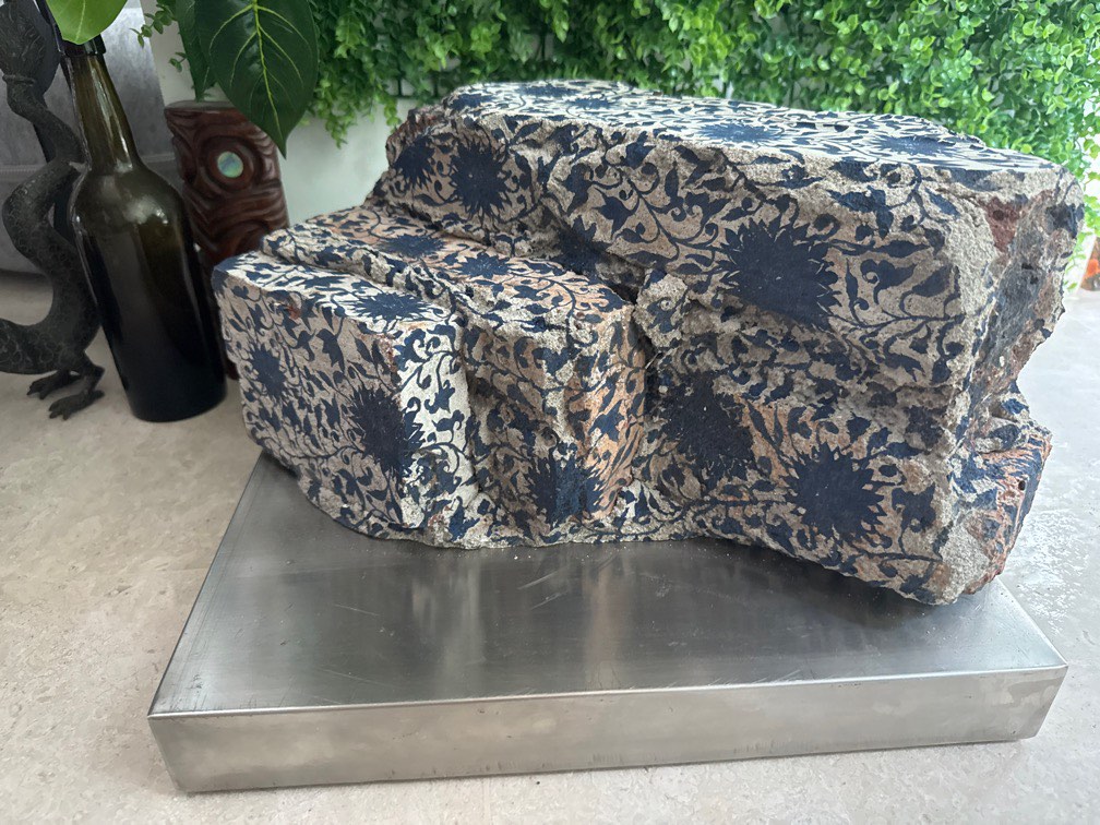 Beautiful Sculpture by well known Chinese artist: Lei Shao-wen: “The Flowers, so Blue, too Black ...