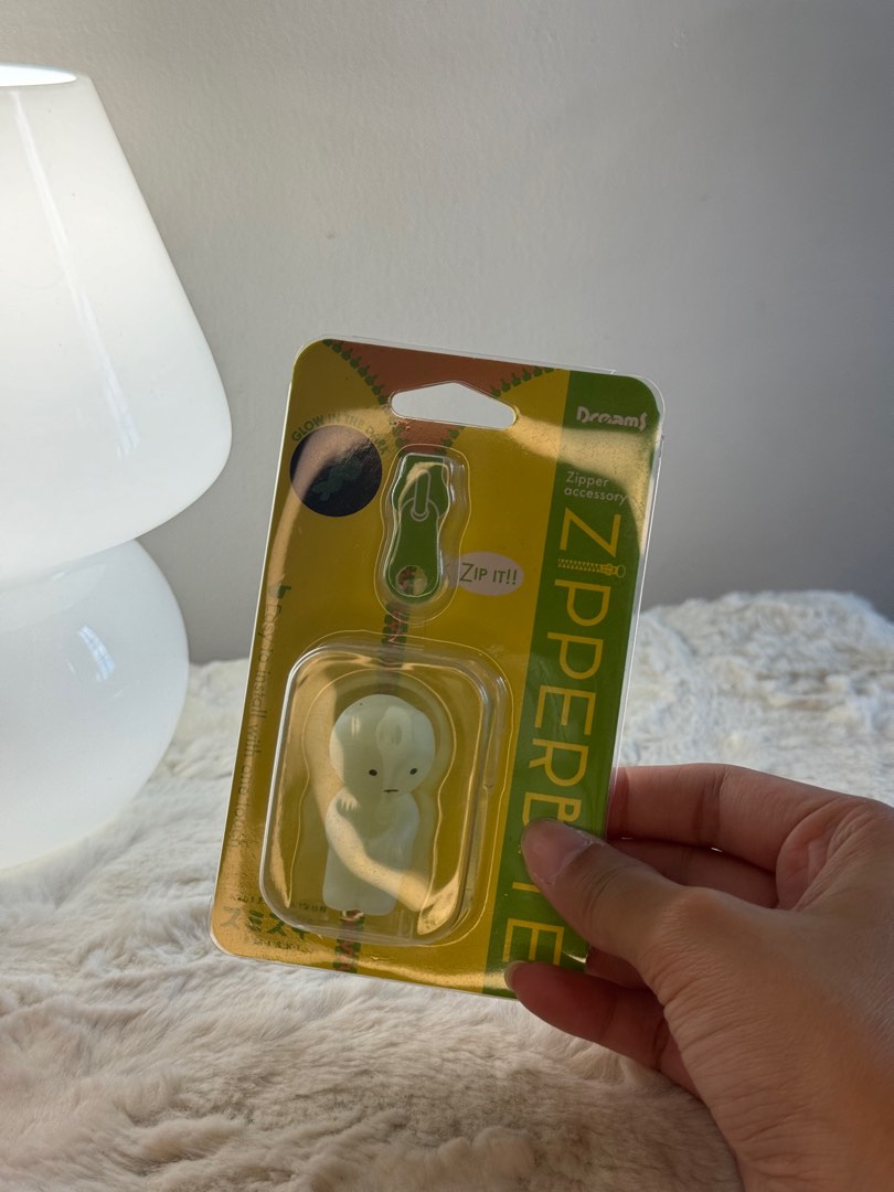 Smiski Zipper Bite, Hobbies & Toys, Memorabilia & Collectibles, Fan ...