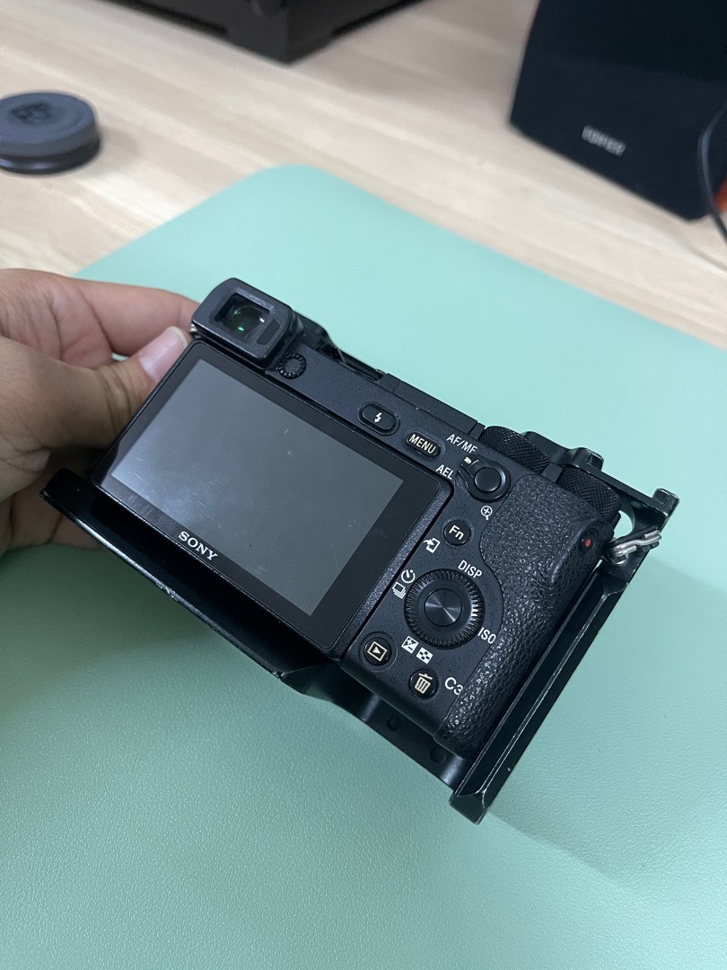 SONY A6500 Free 4 Ori Battery + Small Rig Cage!, Photography, Cameras ...