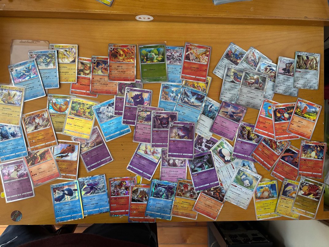 $20 each holo 閃 主角/legendary/ Eevee pokemon, 興趣及遊戲, 玩具 & 遊戲類 - Carousell