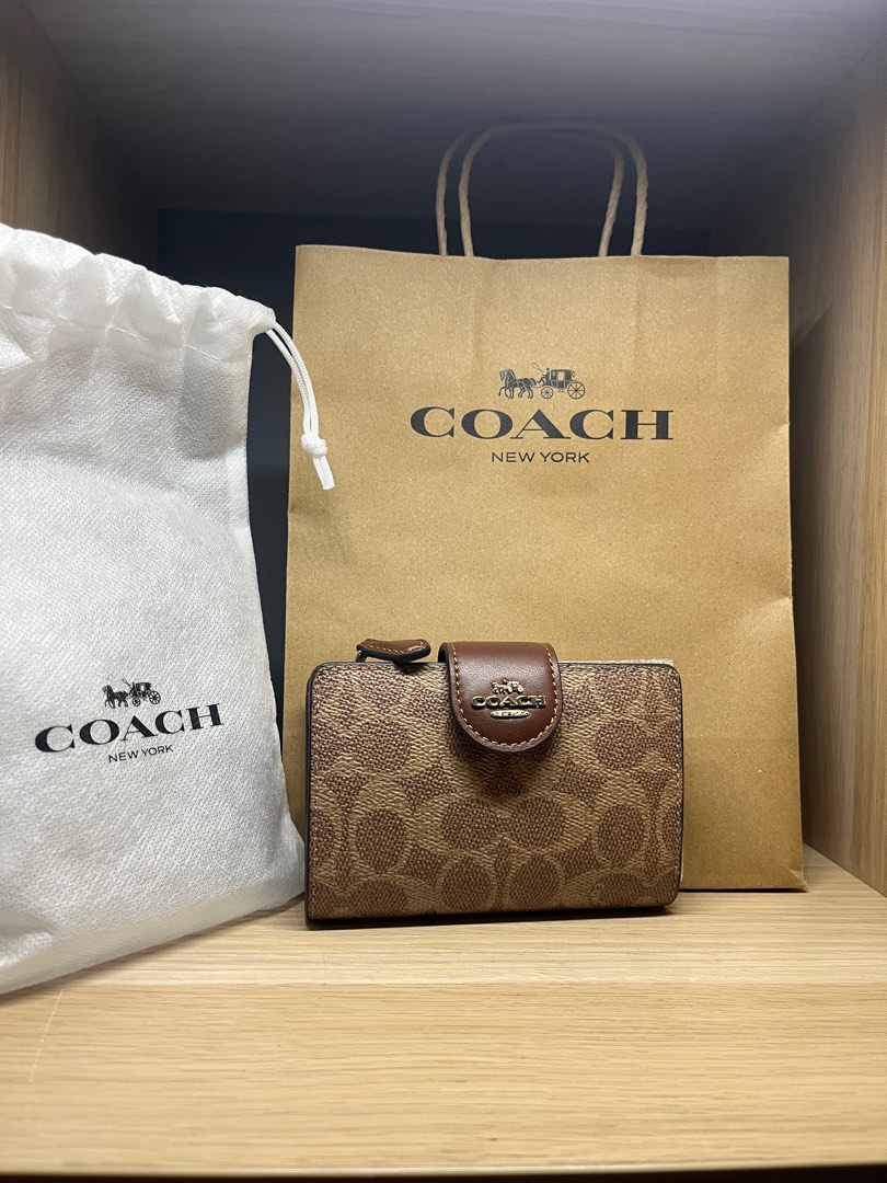 Coach Corner Zip Wallet, Luxury, Bags & Wallets on Carousell