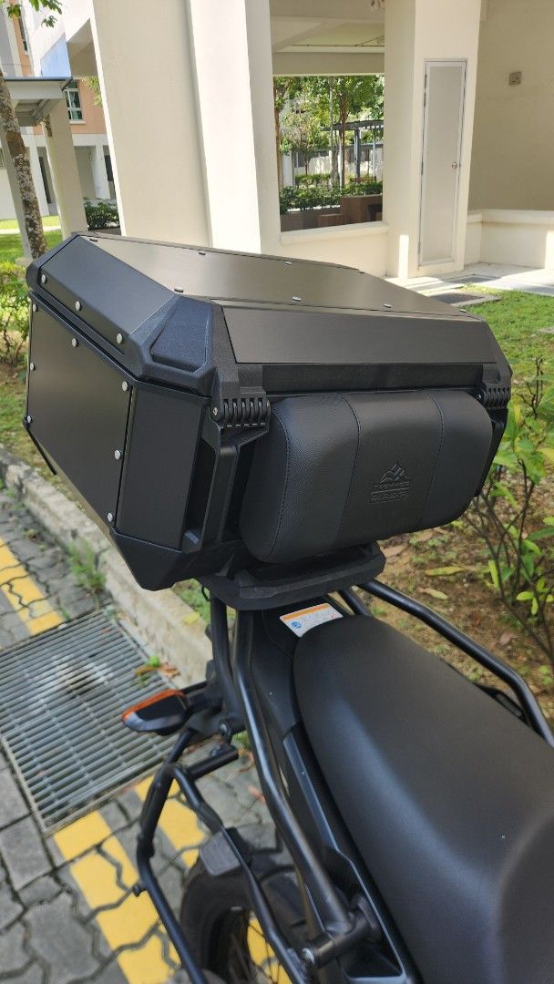 Givi Alaska top and side box, Motorcycles, Motorcycle Accessories on Carousell