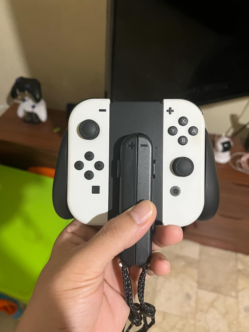 Nintendo Switch OLED White Joycons, Video Gaming, Video Game Consoles ...