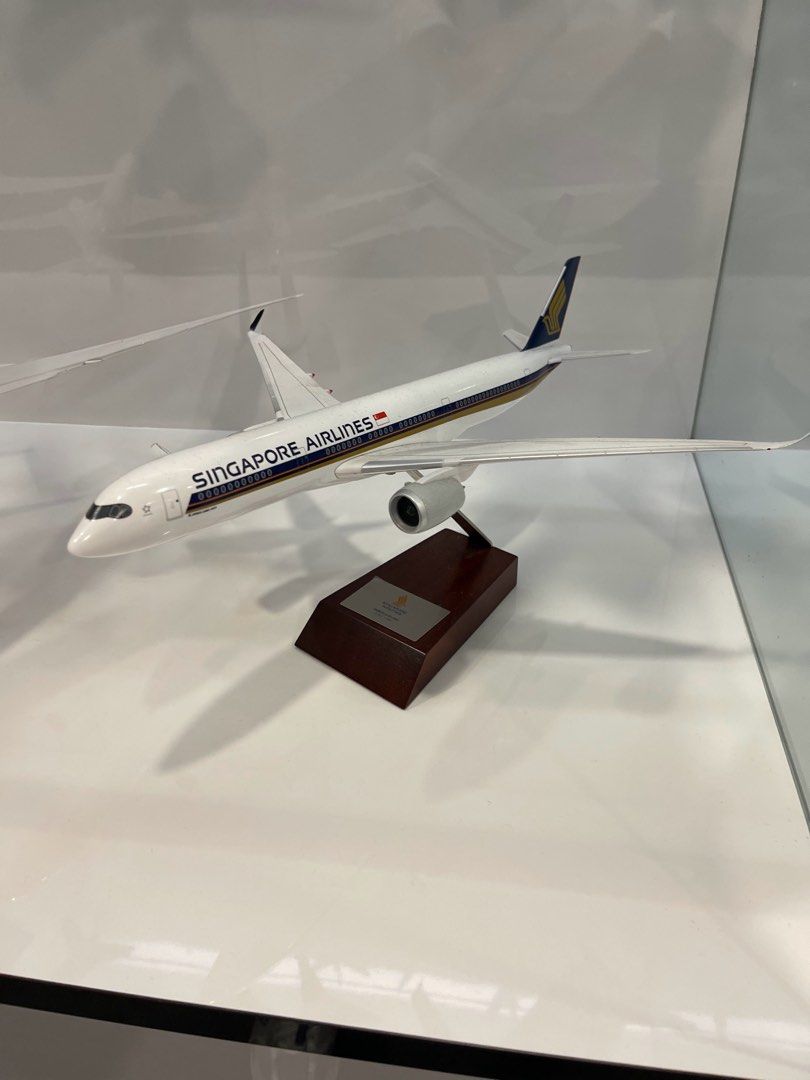 SIA Singapore airlines aircraft a350 model number 1:200, Everything ...