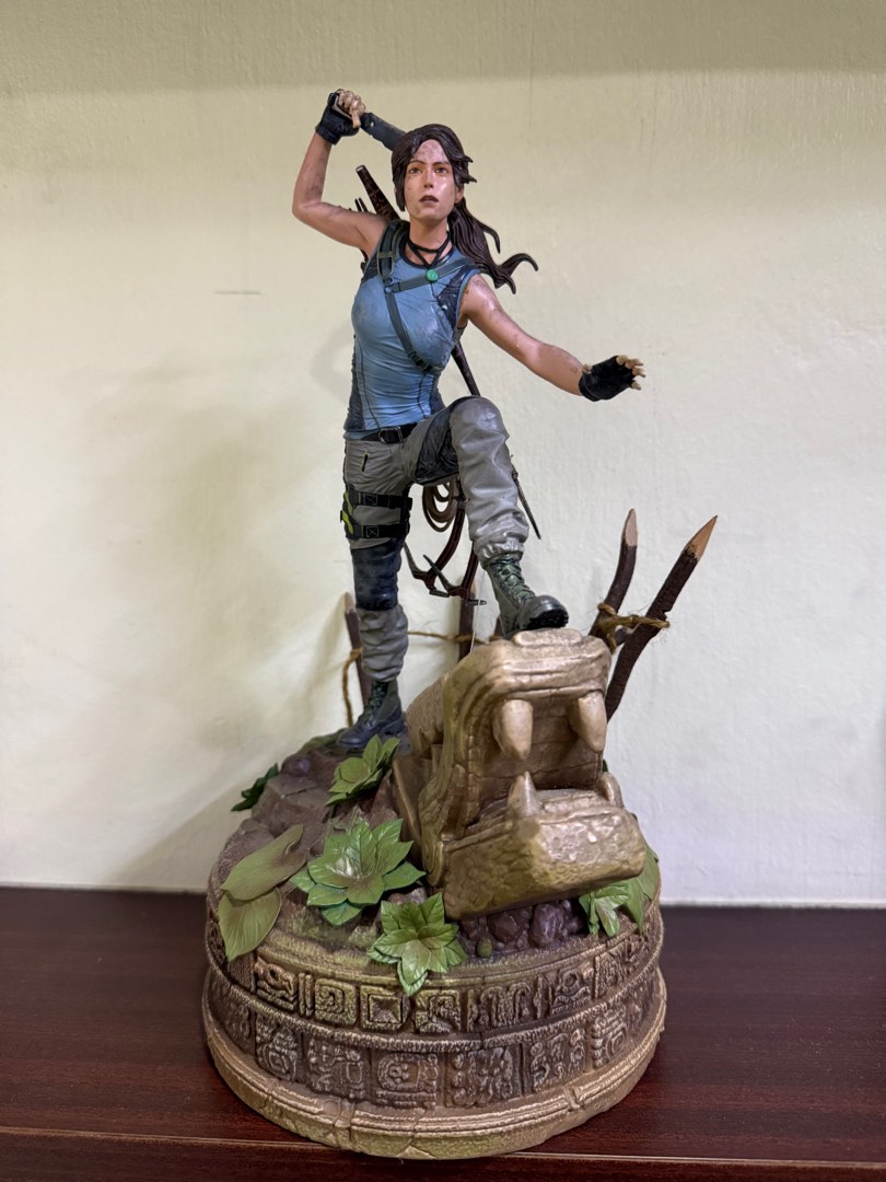 Tomb Raider Figurine Statue Lara Croft, Hobbies & Toys, Collectibles ...