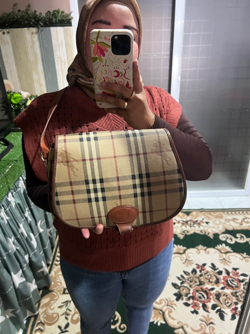 Authentic Burberry check sling bag, Barang Mewah, Tas & Dompet di Carousell