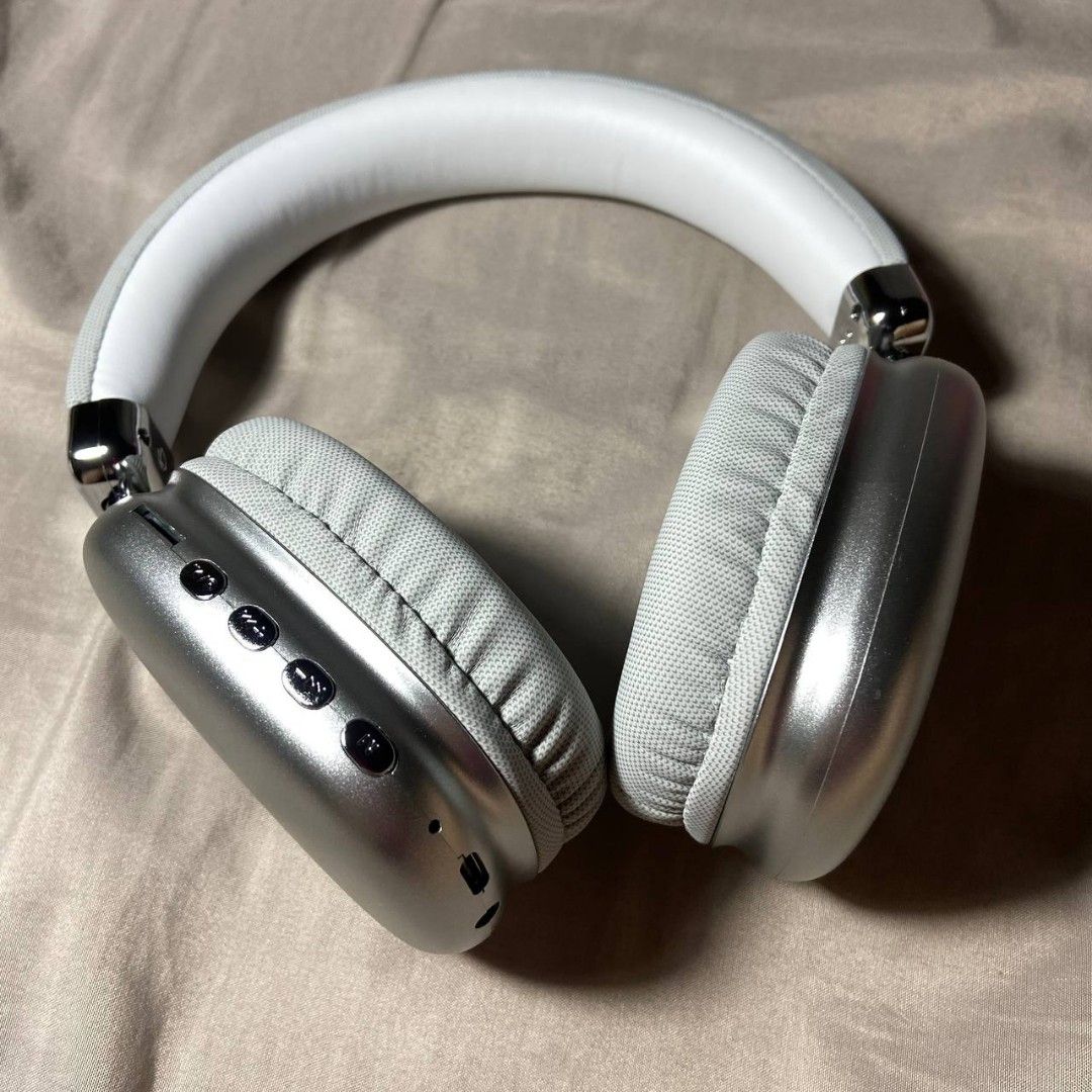 AWEI AT7 40mm 600mAh silver and white simple clean minimalist aesthetic ...