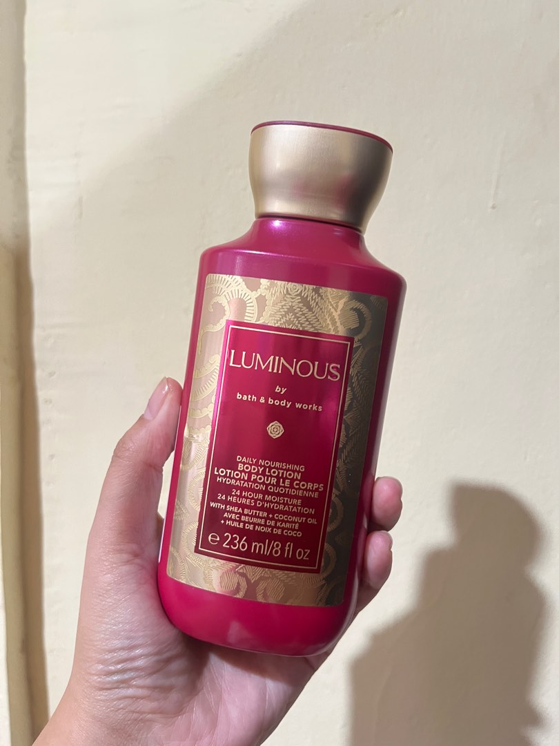 Bath & Body Works luminous body lotion, Kesehatan & Kecantikan, Kulit ...