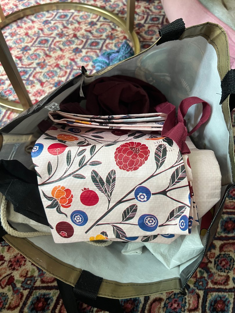 Free tote bags, Women's Fashion, Bags & Wallets, Tote Bags on Carousell