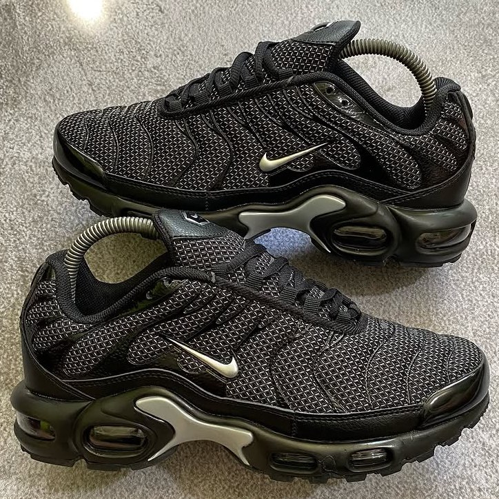 NIKE TN AIRMAX BLACK SILVER SIZE 41, Fesyen Pria, Sepatu , Sneakers di ...