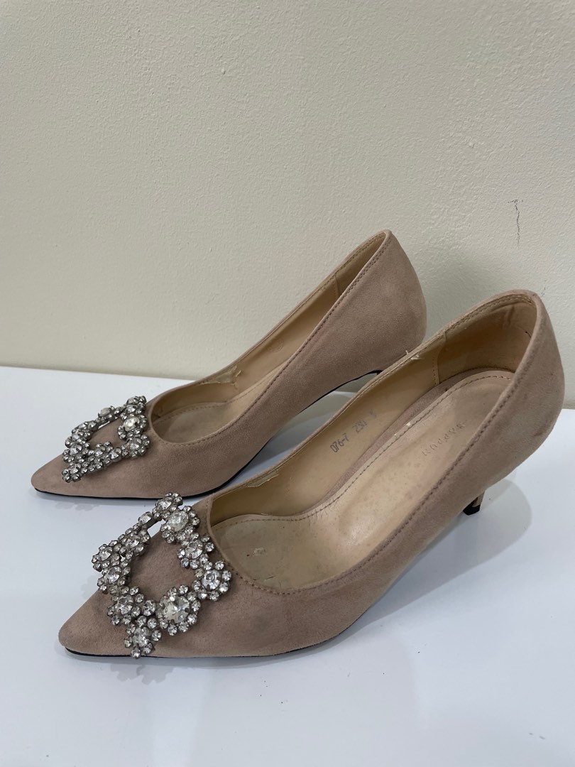 Sappun nude suede heels, Fesyen Wanita, Sepatu di Carousell