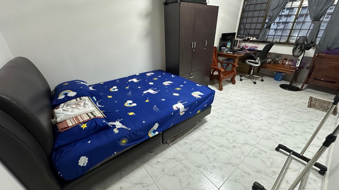 Spacious Master Bedroom for rent very near to Segar LRT, Property ...