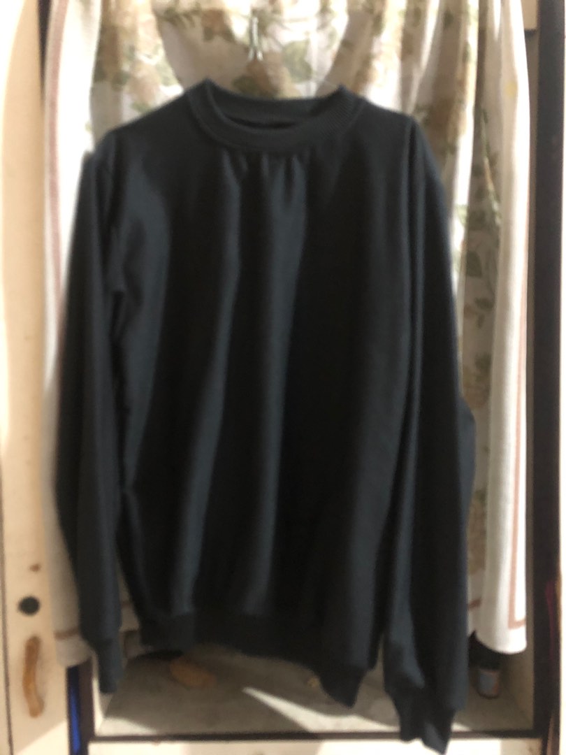 sweater hitam polos, Fesyen Wanita, Pakaian Wanita, Atasan di Carousell