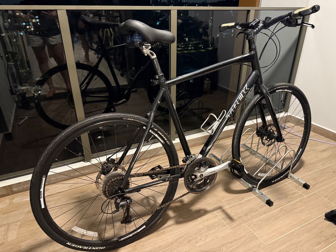 Trek 7.3 FX Hybrid with disc brakes, Sports Equipment, Bicycles & Parts, Bicycles on Carousell